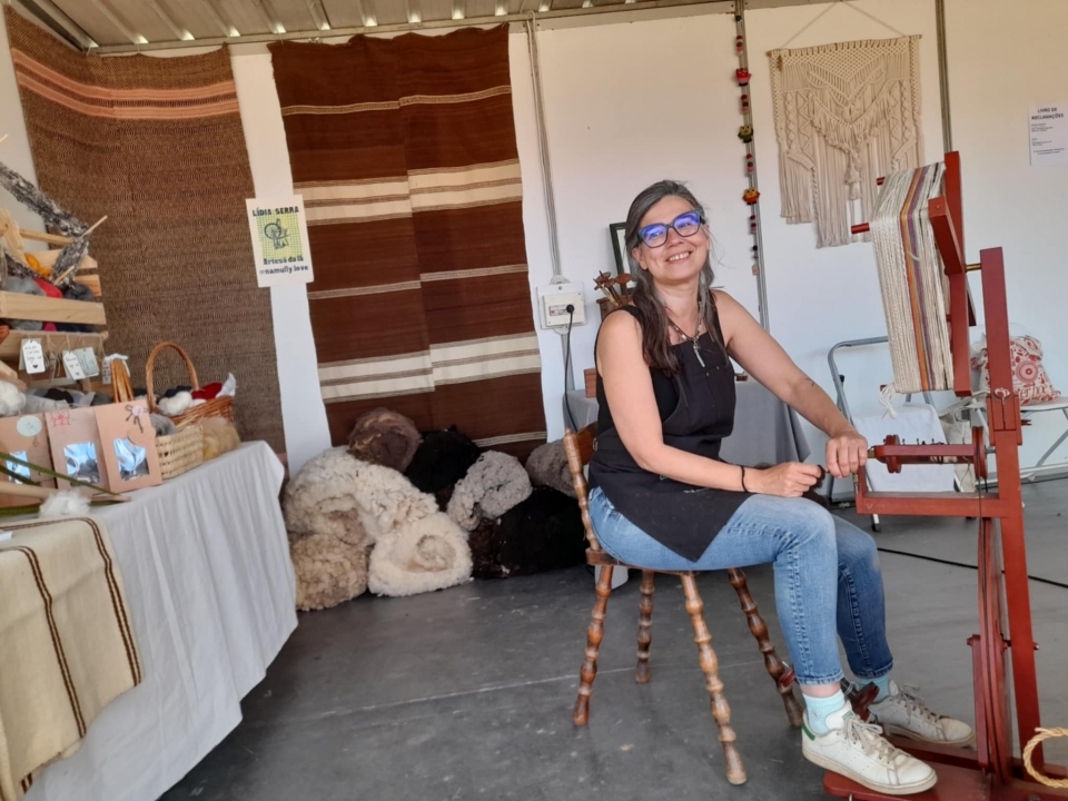 Artesã de lã mostra a sua arte na Feira de Garvão | O Atual